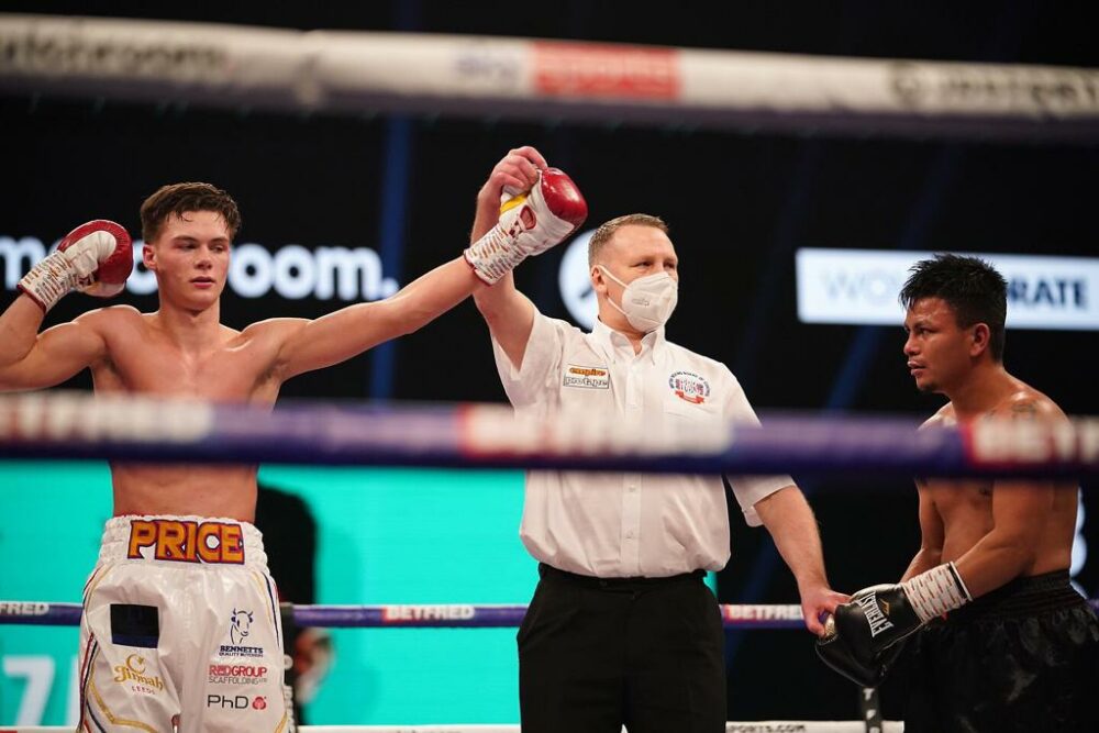Lara stuns Warrington with ninth round KO - Matchroom Boxing